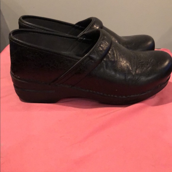 Dansko | Shoes | Dansko Xp Tooled Size 39 | Poshmark